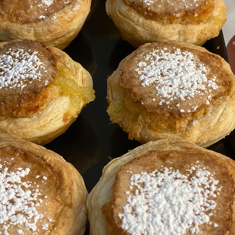 Puff pastry filled with sweet beans - Swiss Gourmet Delicatessen Food ...